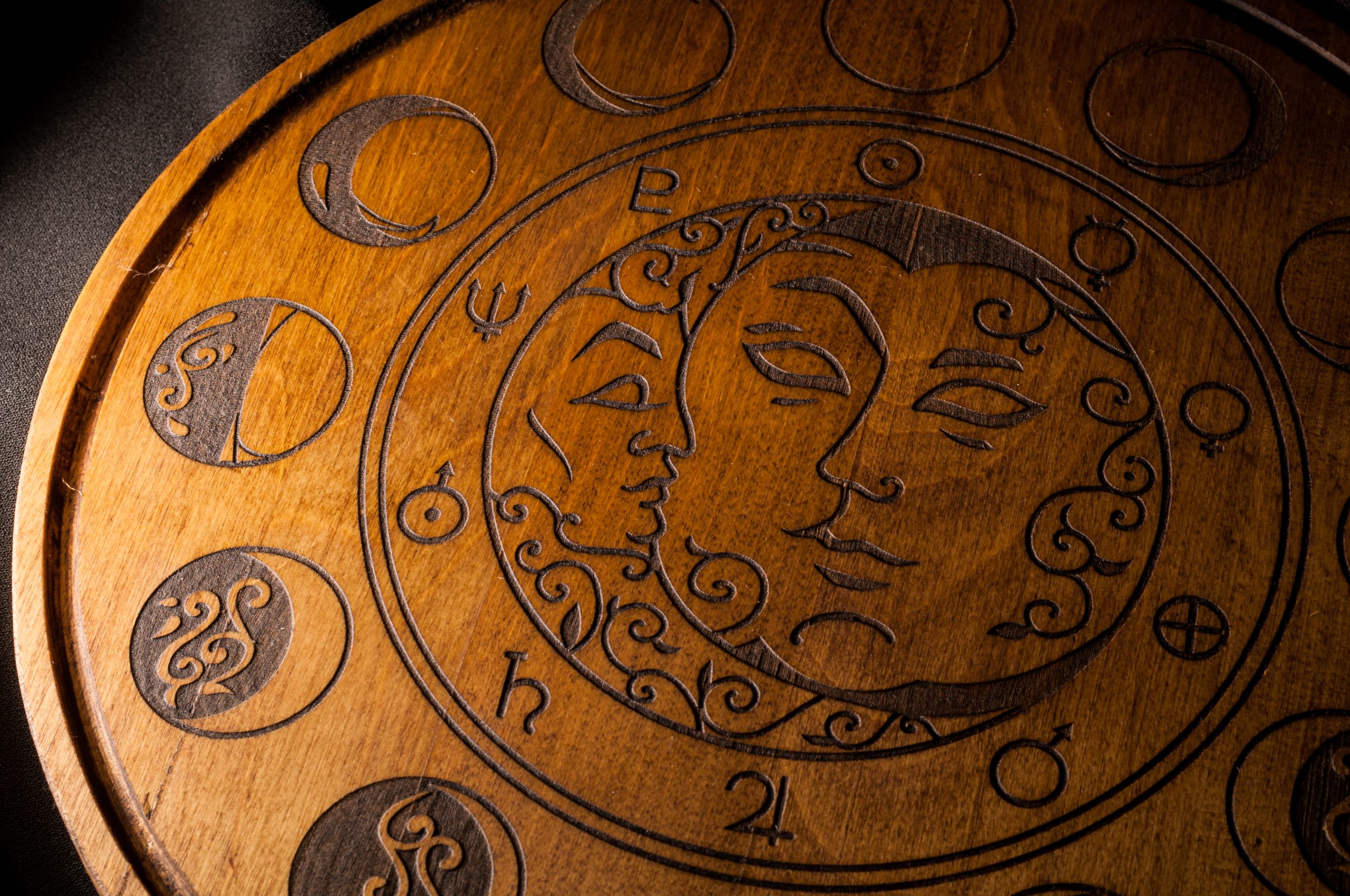 Knowing Moon Signs - Astro Leg